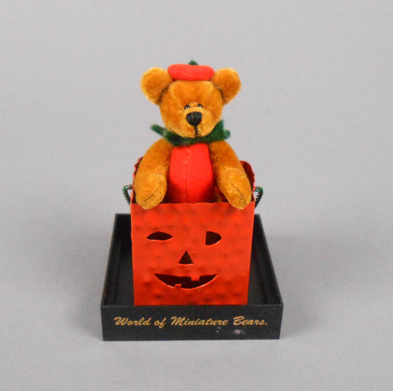 World of Miniature Bears-Tina Richardson, Stacy Pio, Renae Gladden